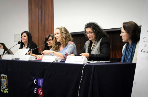 Más mujeres con doctorado que con trabajos académicos | Página 66